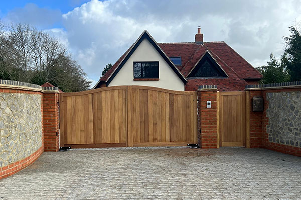 Split gates for the driveway – all you need to know – Patron Security