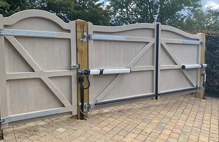 Split gates for the driveway – all you need to know – Patron Security